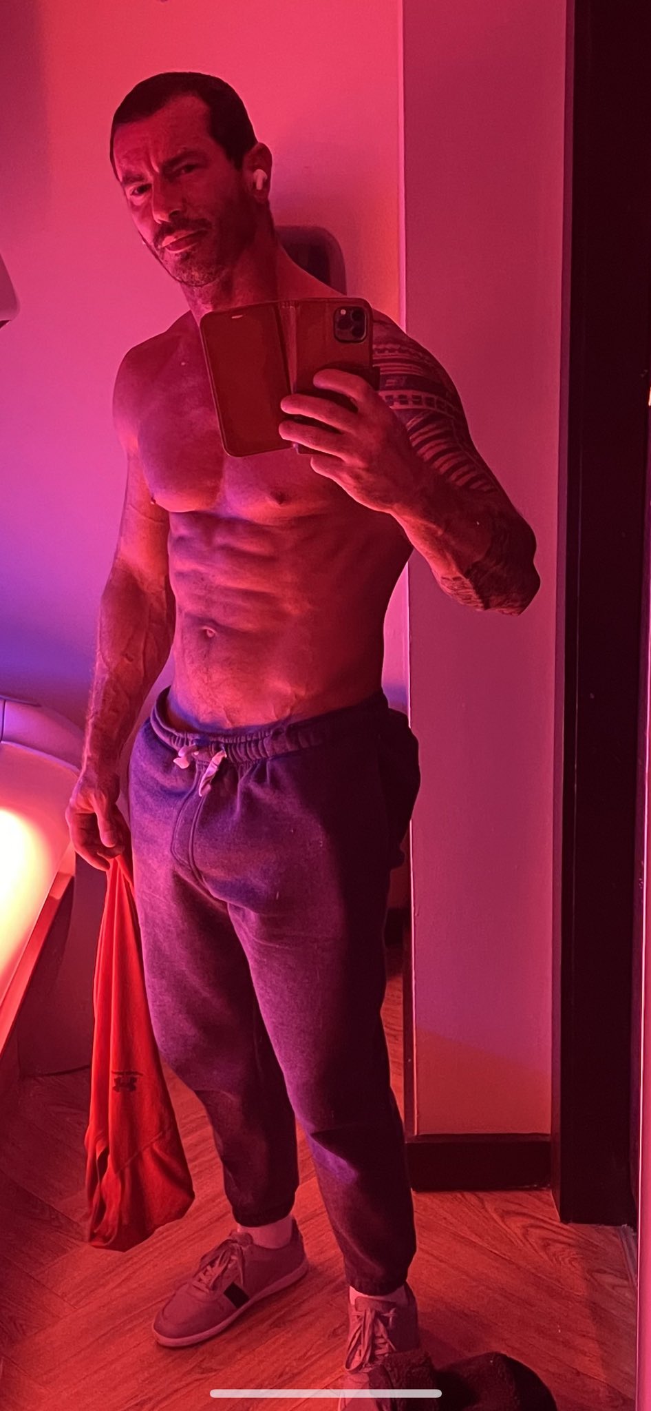 Ryan Biggs on Twitter: "These joggers are just falling down and I’m not wearing any knickers ...