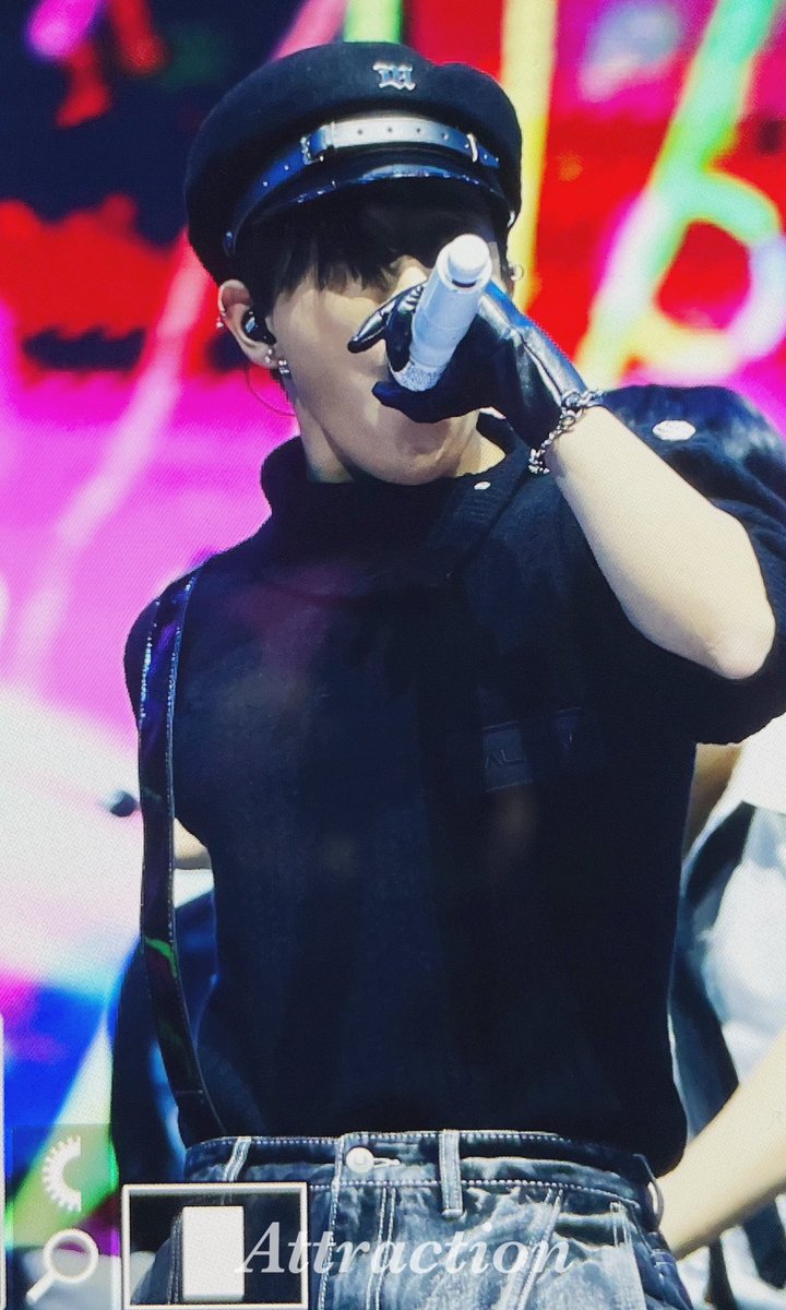 𝐯𝐚𝐥 on Twitter: "RT @growleykitts: it’s boob town over there"