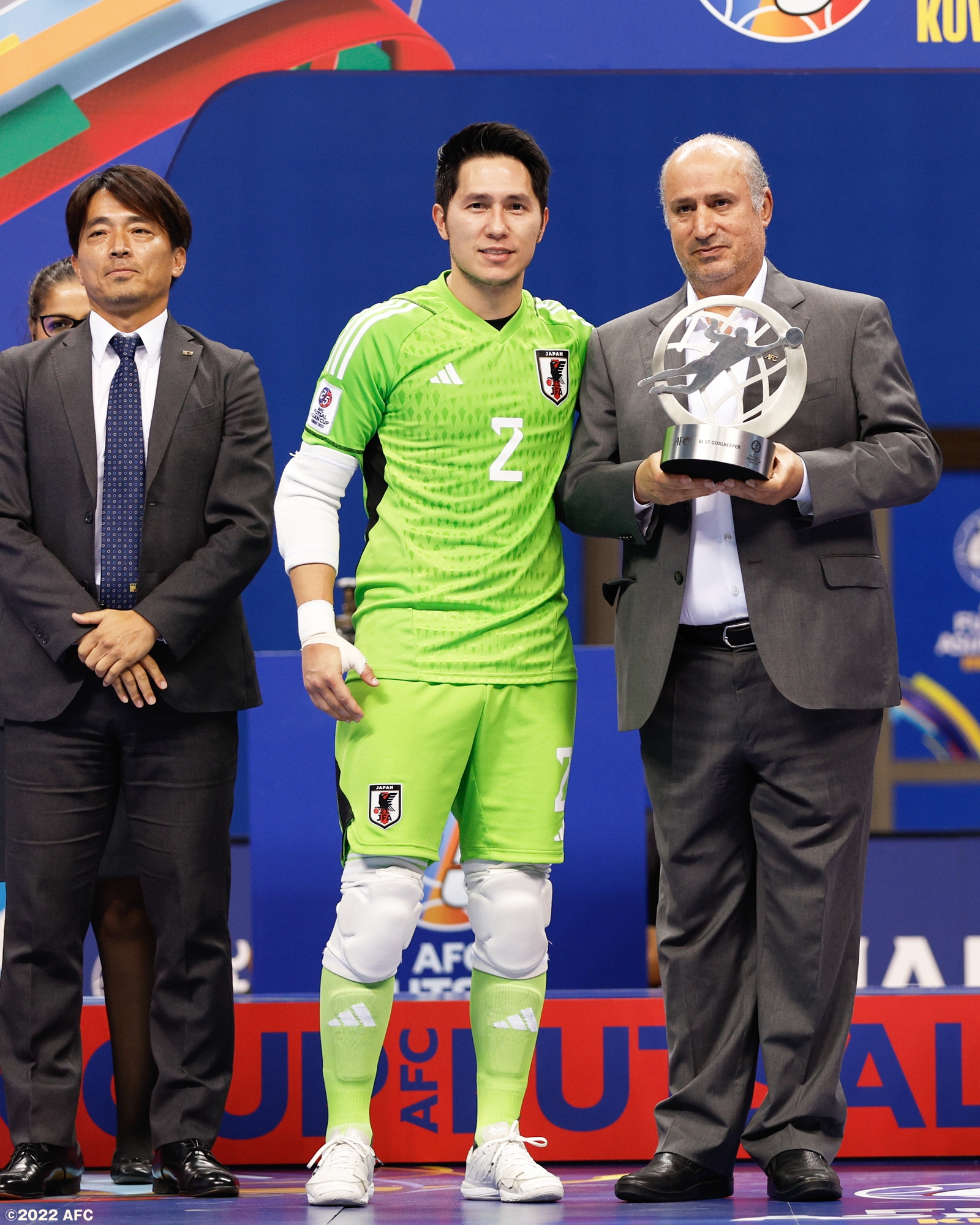 サッカー日本代表 🇯🇵 on Twitter: "#アジアカップ 今大会ベストGKに #黒本ギレルメ 選手が選ばれました👏👏 #ピレス・イゴール 選手、内山慶太郎GKコーチとGKチームで ...