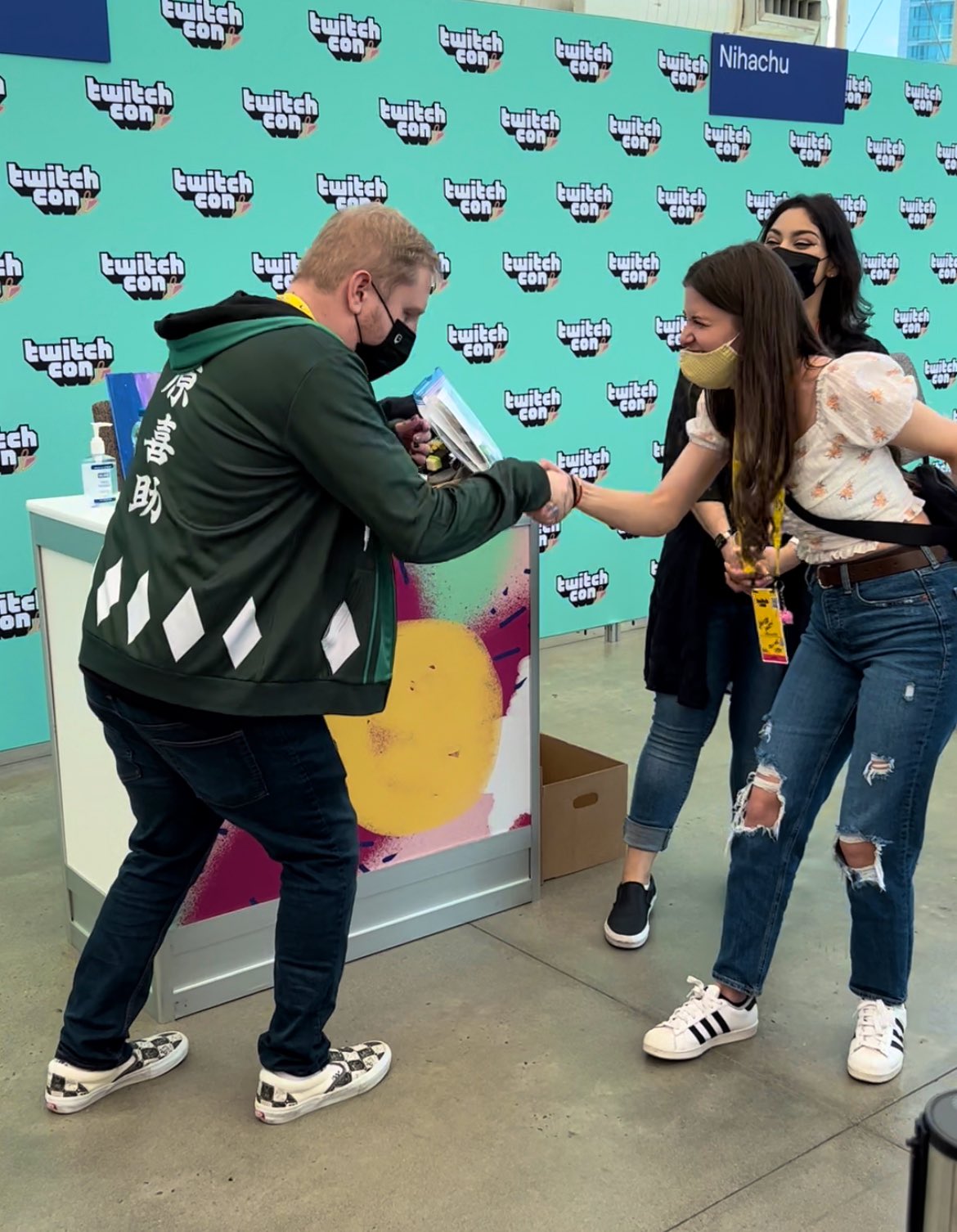 Juliberry @ TWITCHCON on Twitter: "pleasure doin business with ya @Ph1LzA 😜 https://t.co ...