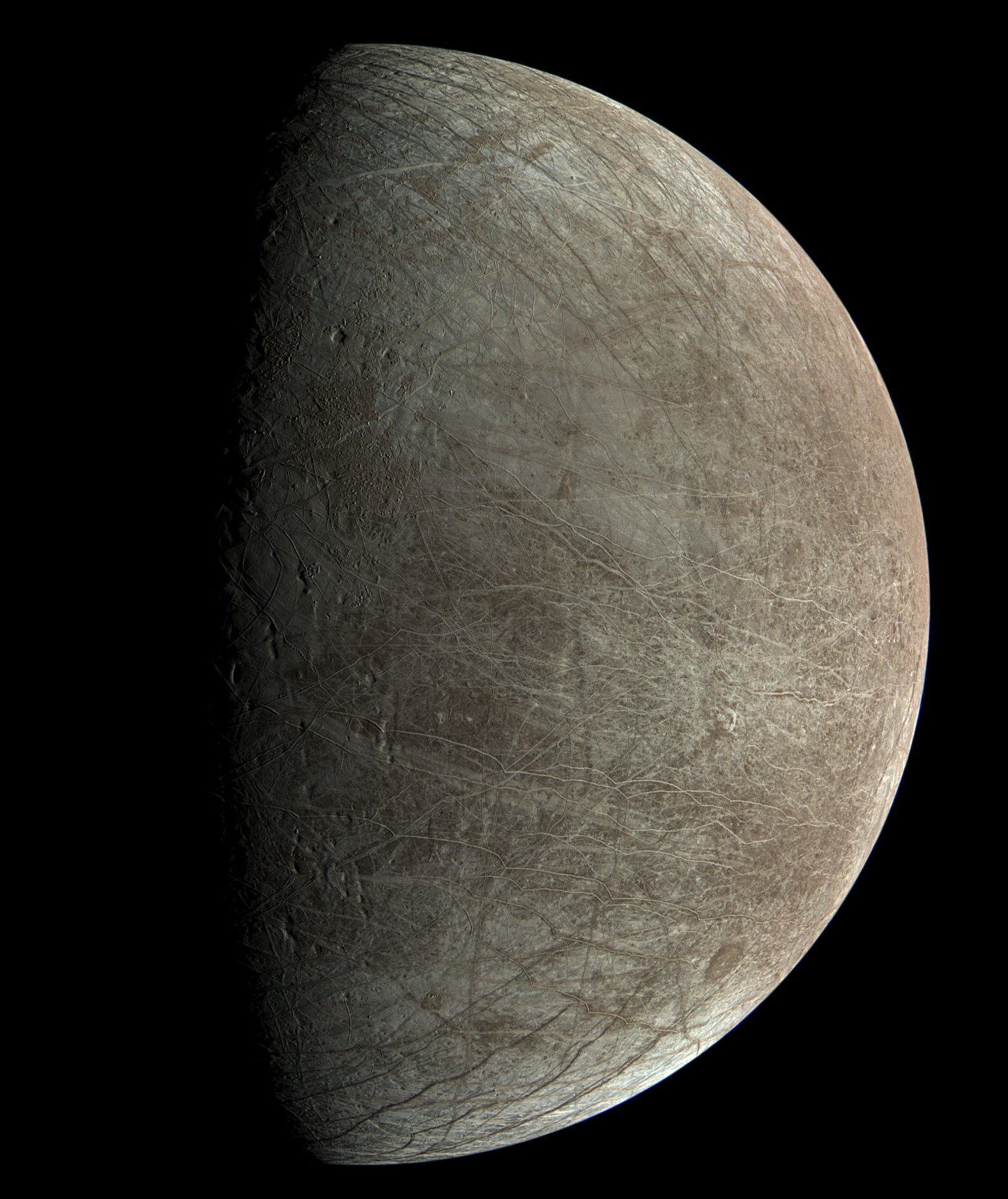 Astronomiaum 🌎🚀 on Twitter: "Registro impressionante da lua gelada de Júpiter, Europa registrada ...