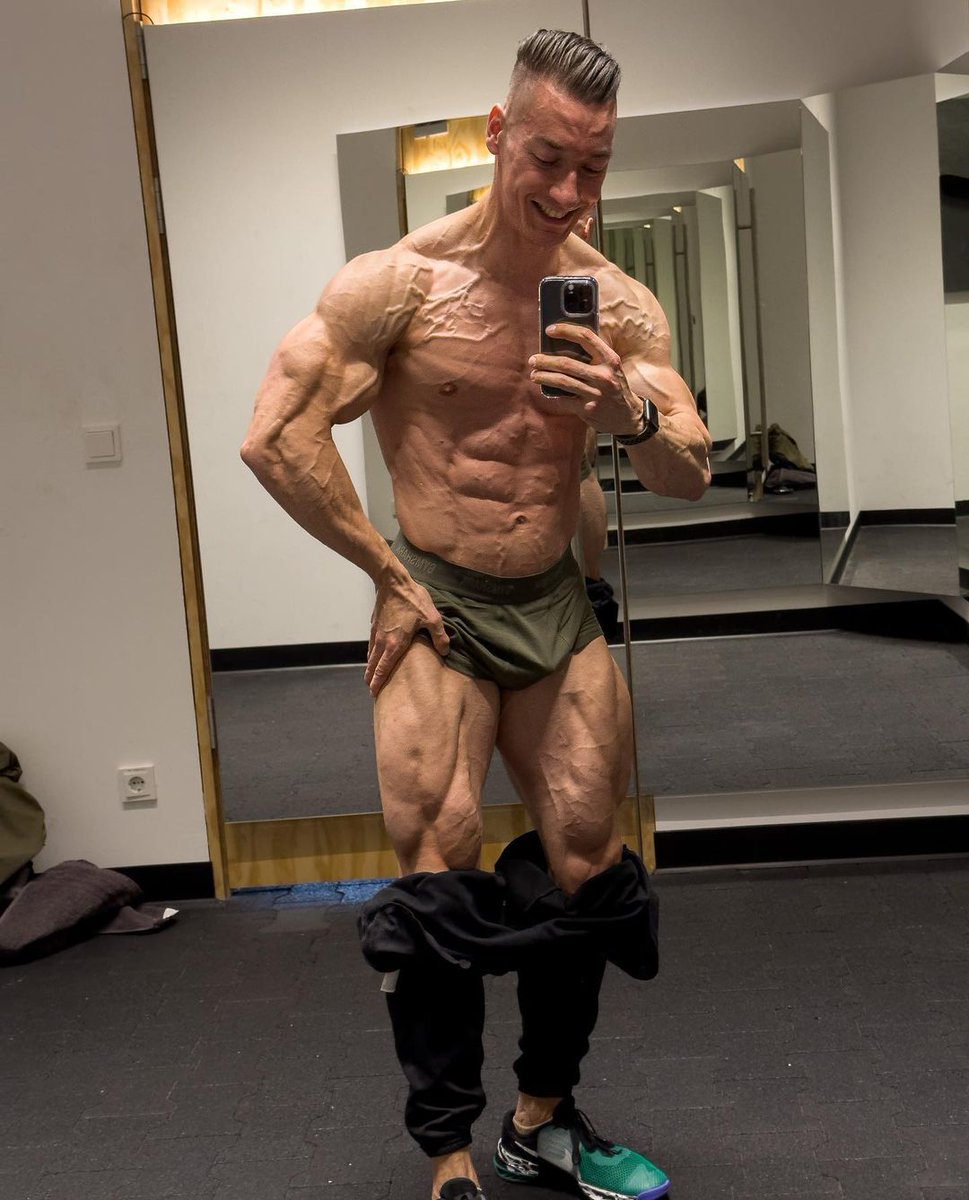 MUSCLE on Twitter: "RT @extremecond1: Fabian Farid: Love that nasty dick skin look. Hot as fuck."