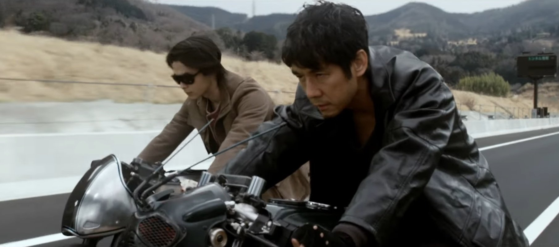 もつれら on Twitter: "仮面ライダーBLACK SUN、何気にノーヘルでバイク乗ってるの良いね。 仕方ないとはいえどんな悪いキャラも状況でもバイク乗る時はヘルメット被らないと行け ...