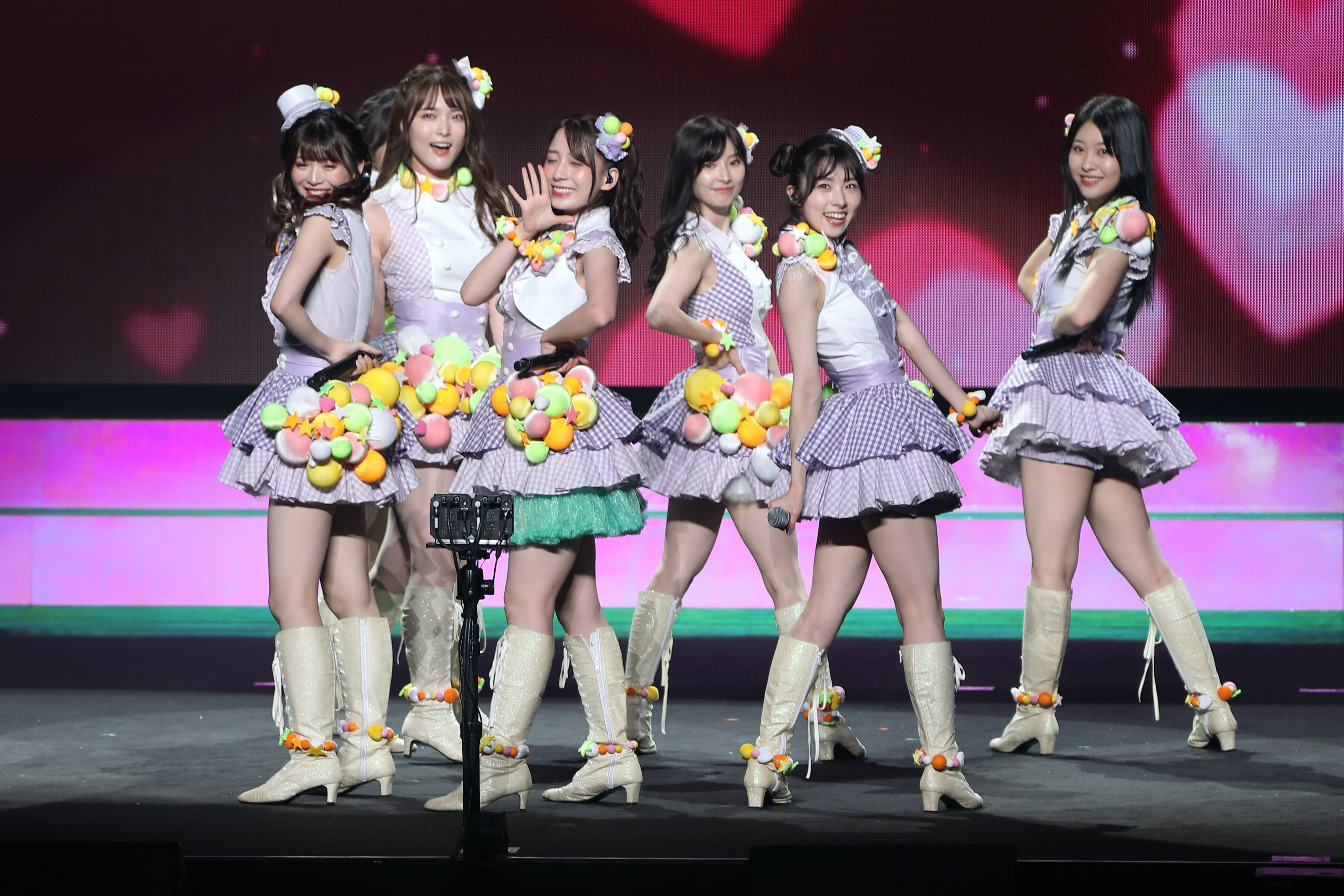 J-CASTニュース on Twitter: "#AKB48 が9年6か月ぶりに #日本武道館 で開いている単独コンサートの様子を当アカウントからお届けします。昨日（10/8）は、気象予報士の ...