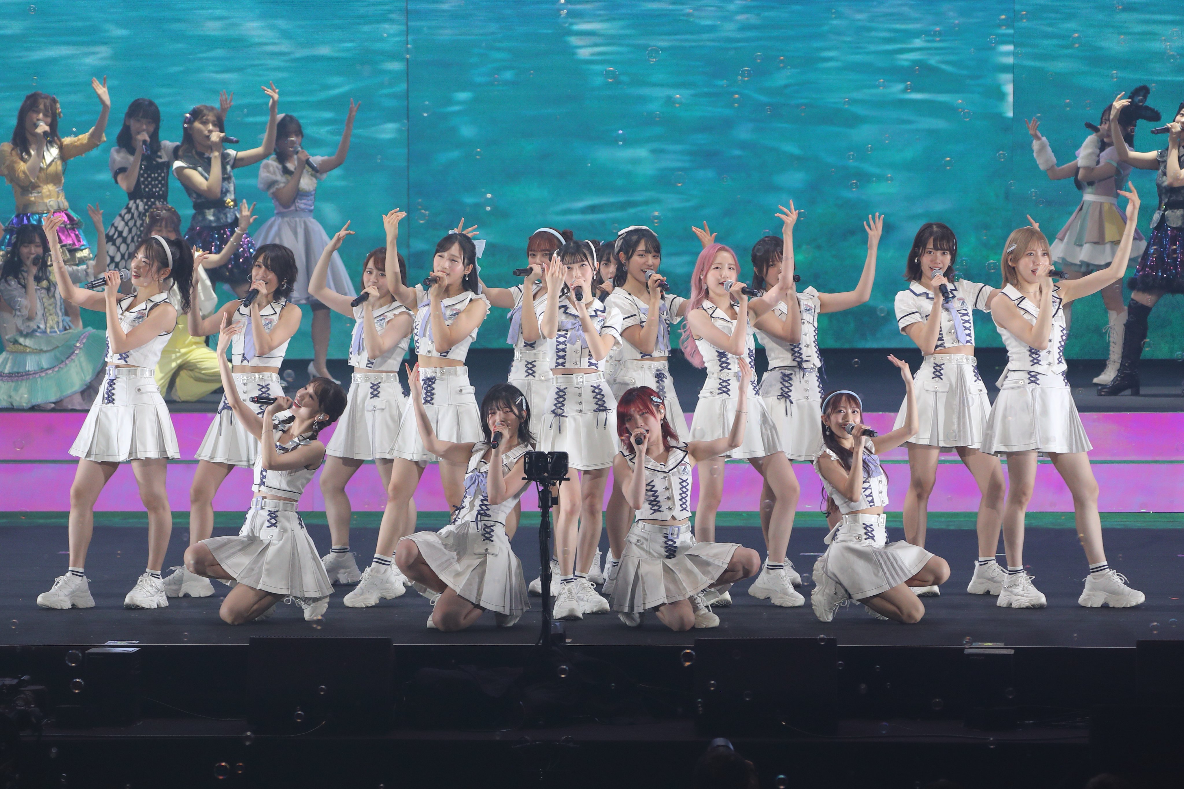 J-CASTニュース on Twitter: "#AKB48 が9年6か月ぶりに #日本武道館 で開いている単独コンサートの様子を当アカウントからお届けします。昨日（10/8）は、気象予報士の ...