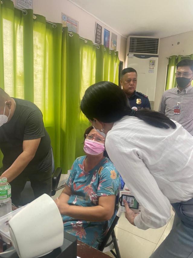 Daily Guardian on Twitter: "LOOK: Senator Risa Hontiveros visits former senator Leila de Lima in ...