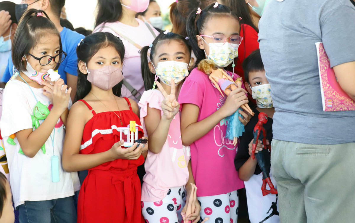 Philippine News Agency on Twitter: "[1/2] LOOK: Children have their toys checked for possible ...