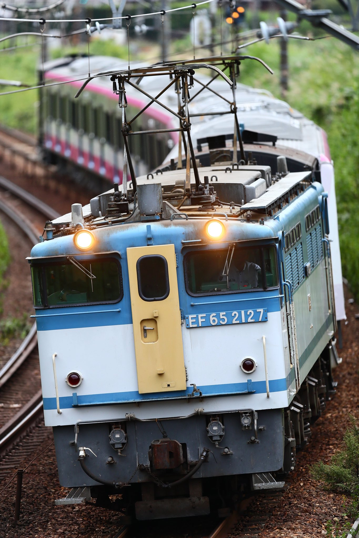 ちゃんぷる on Twitter: "2022/10/9 8862レ EF65 2127+ヨ+新京成80000形+ヨ 甲種輸送 https://t.co/sxVg4pbnmi" / Twitter