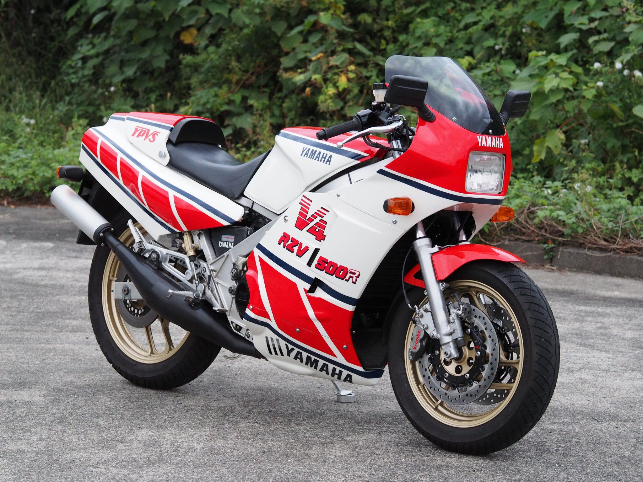 デーククラフトモーターサイクルズ on Twitter: "①長期にわたってお預かりしていたRZV500が完成、納車しました。新車からワンオーナーのこの車両は走行が5万キロを超えており、今後 ...