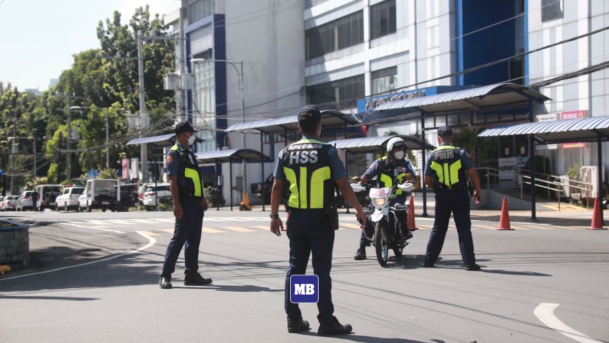 Manila Bulletin News on Twitter: "LOOK: Members of the Philippine National Police (PNP) secure ...