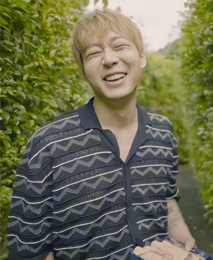 Maple on Twitter: "襟元直してあげたいけど、このくしゃくしゃな笑顔で接近されたら気絶する😳 #YUCHUN_SIGNAL #박유천 #ユチョン #朴有天 ...