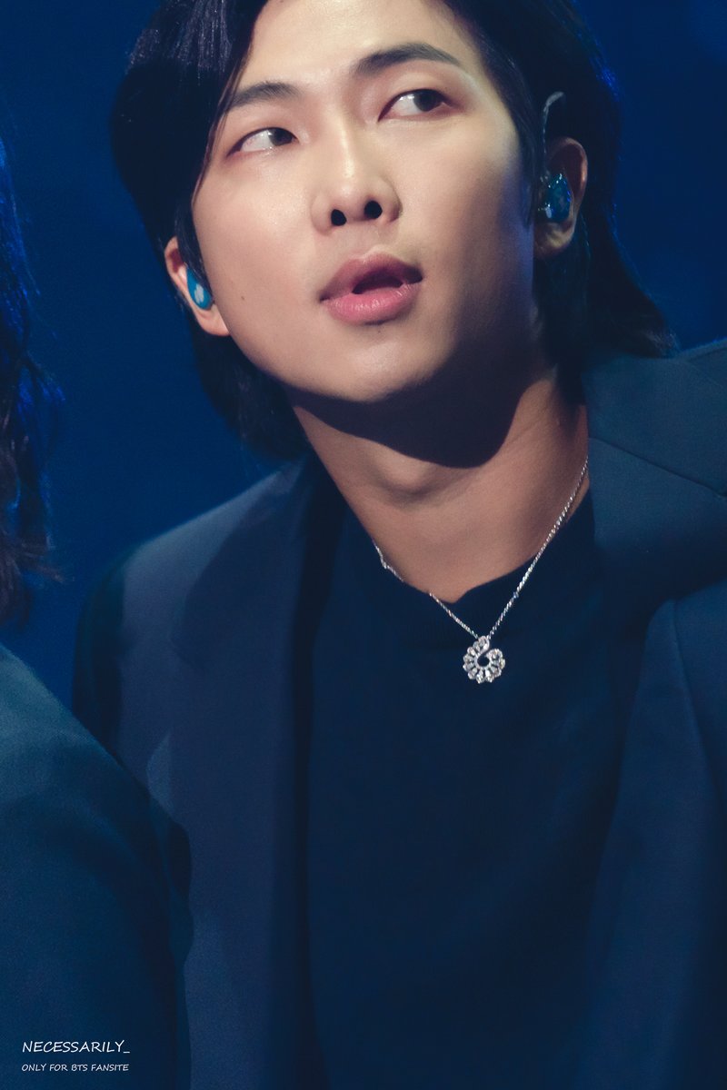 NECESSARILY_필연적 on Twitter: "221008 더팩트 뮤직 어워즈 TMA 유해한 조합 #방탄소년단 #BTS #김남준 #RM #슈가 #SUGA"