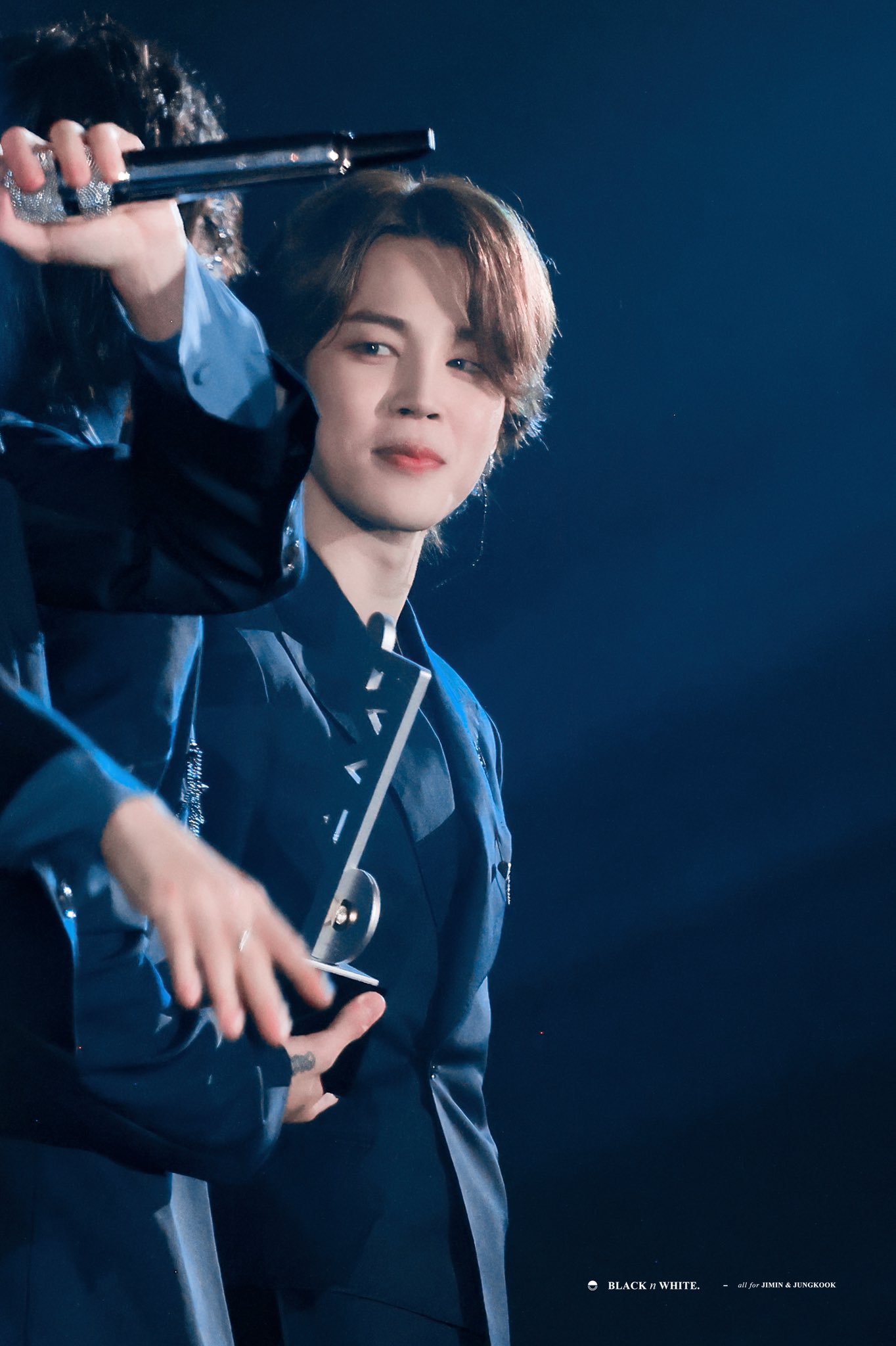 BLACK N WHITE on Twitter: "221008 TMA HD #지민 #정국 #JIMIN #JUNGKOOK #방탄소년단 #BTS @BTS_twt https://t ...