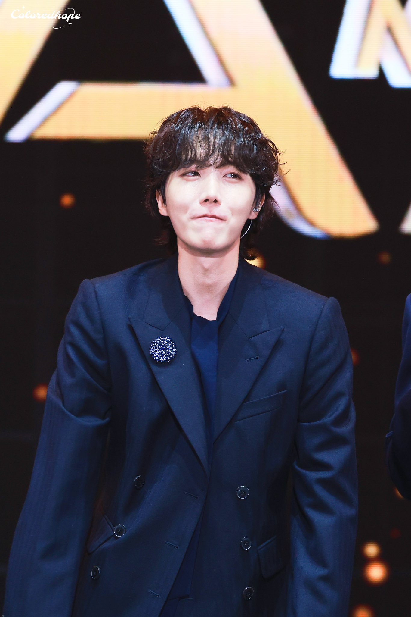 COLORED_HOPE on Twitter: "221008 TMA HD😍 #jhope #제이홉 #호석 #정호석 #호비 #BTS #방탄소년단 #hobi https://t.co ...