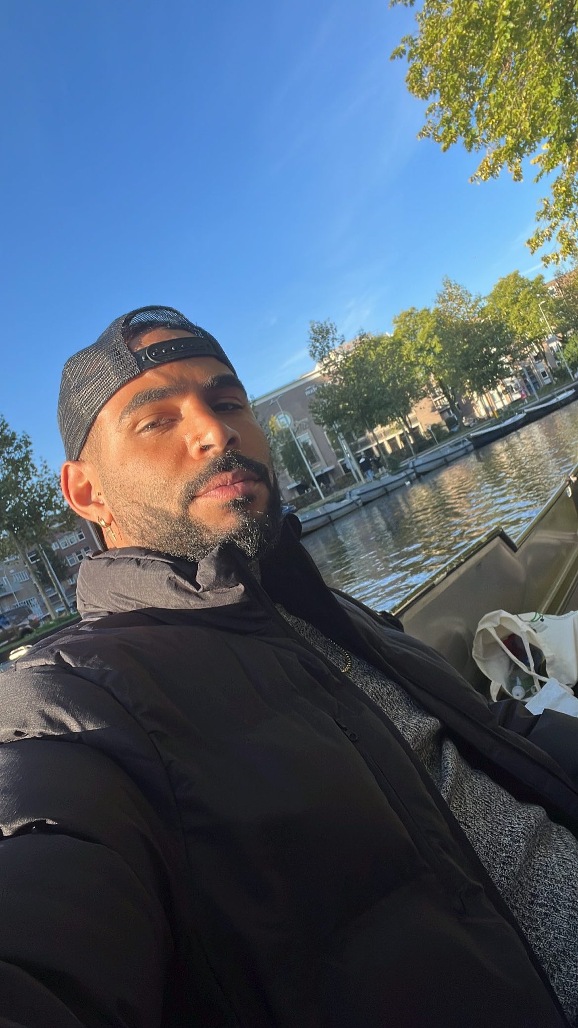 Sandros Bakes on Twitter: "Happy Sunday Everyone 😽 #sundayvibes enjoying a boat ride, what’s ...