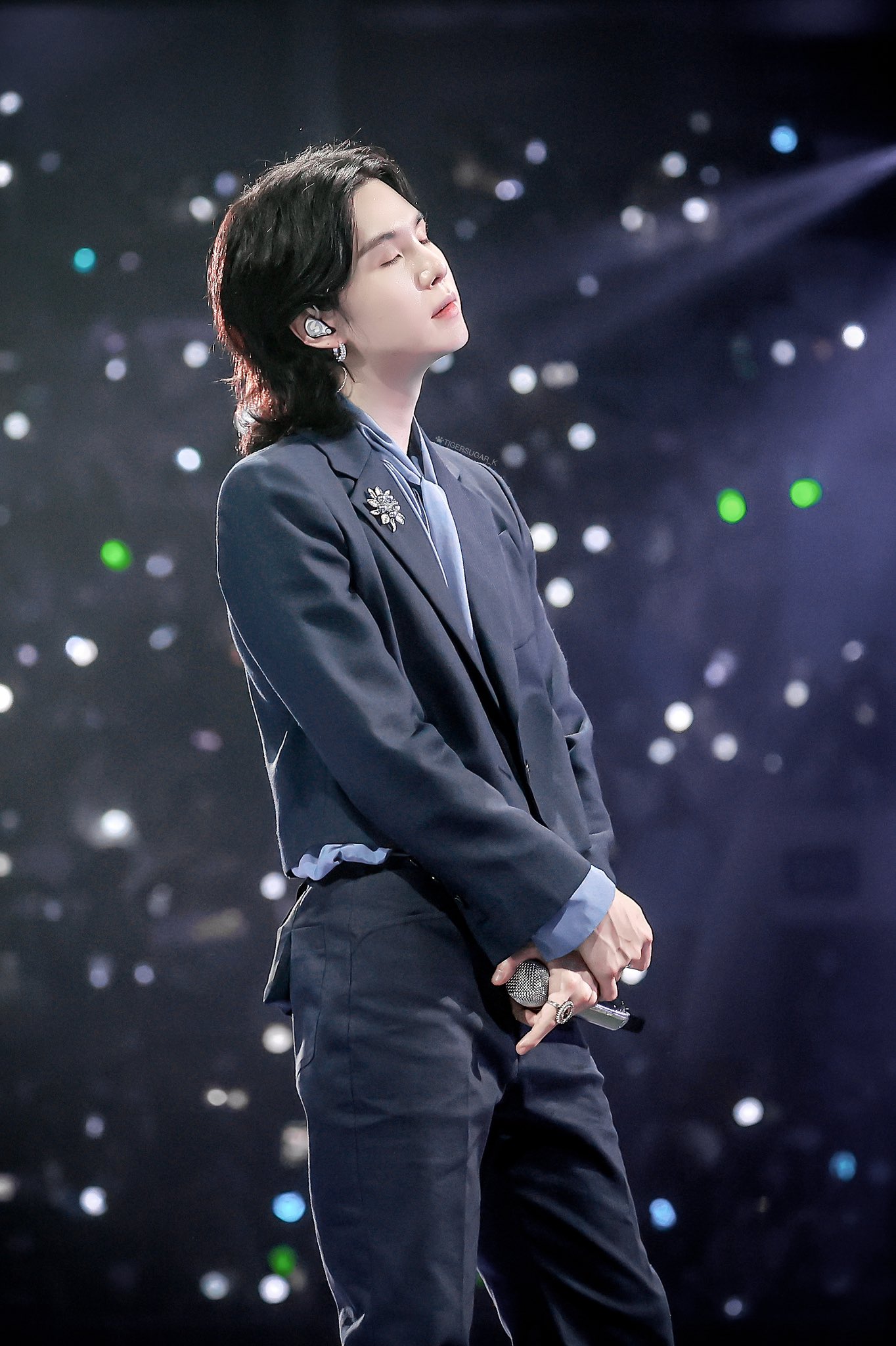 Tigersugar_K on Twitter: "20221008 TMA STAGE. #민윤기 #SUGA #AgustD https://t.co/ySbF0k2d4g" / Twitter