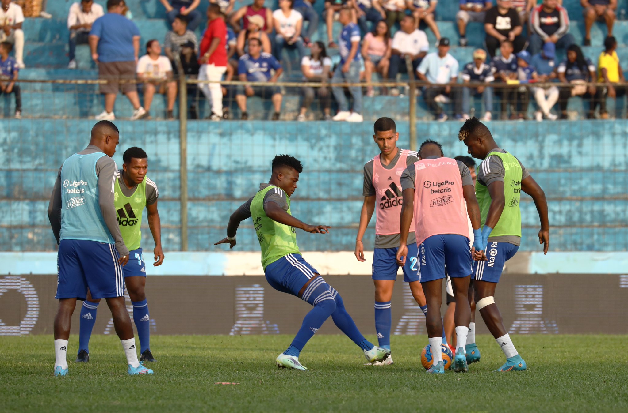 El Universo On Twitter Rt Marcadorec ¡ya Juegan Emelec Y Orense En