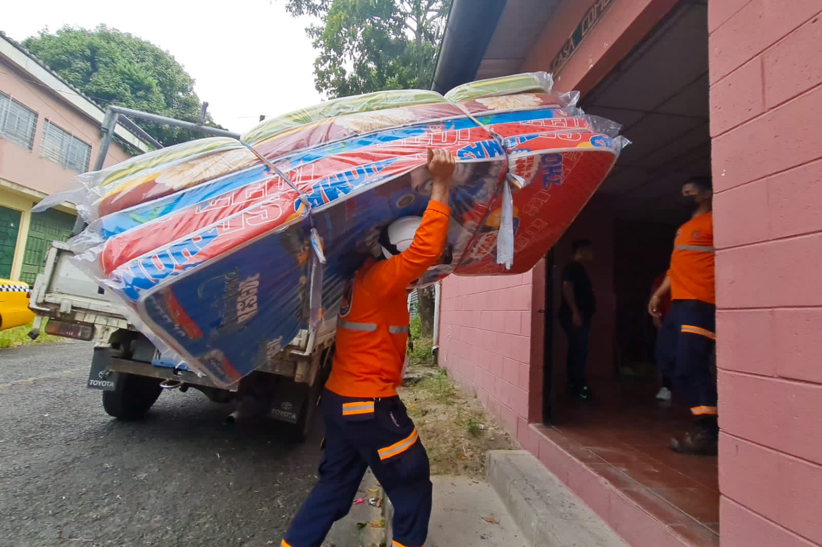 Prensa Alcaldía San Salvador on Twitter: "La alcaldía de San Salvador traslada insumos hacia el ...