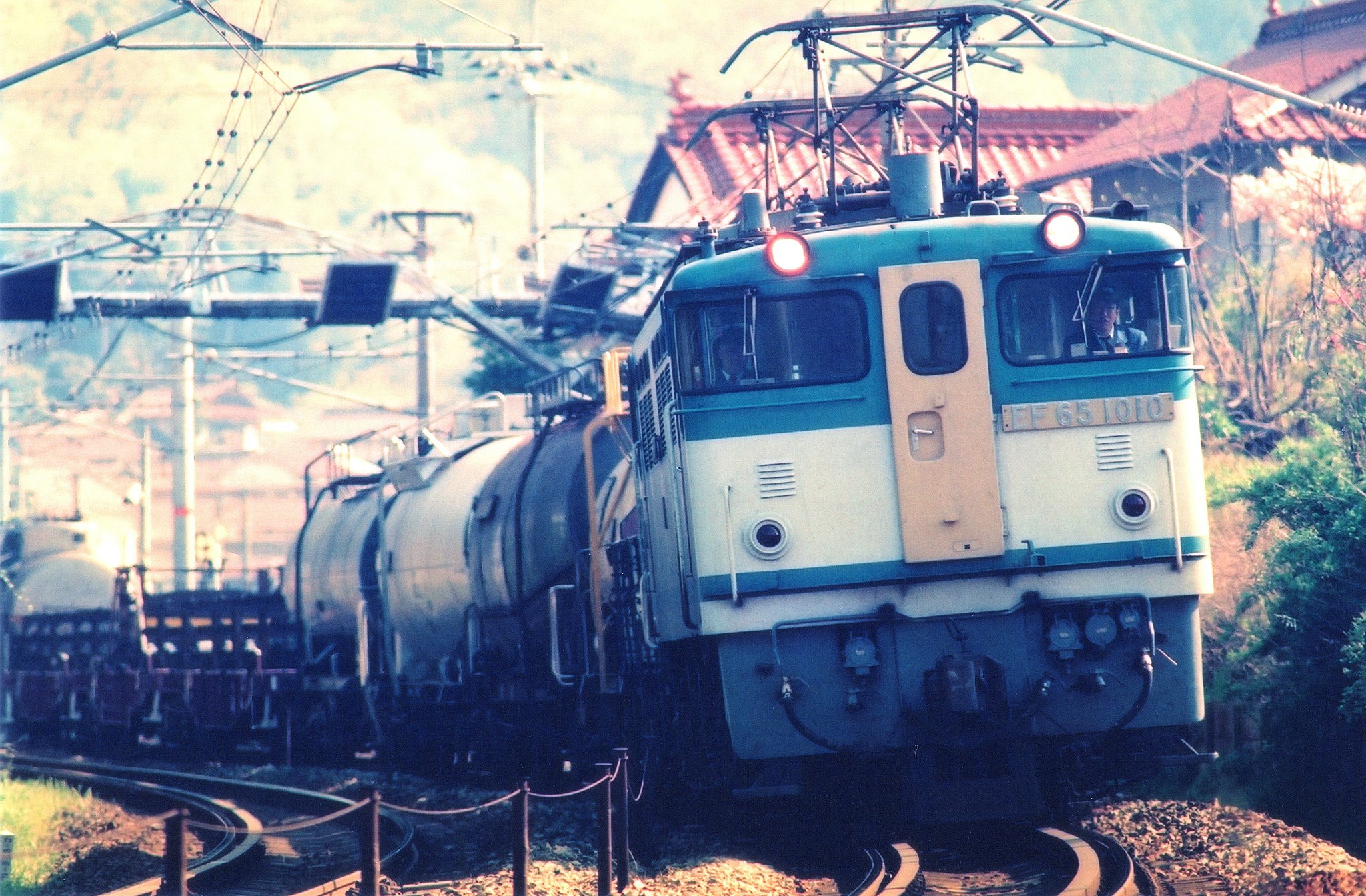 南なRUN on Twitter: "当時の3865レ 八本松⇒瀬野 EF65-1010 フィルムの退色がちょっと厳しい仕上がりになりました https://t.co/m01IYWwgxv ...