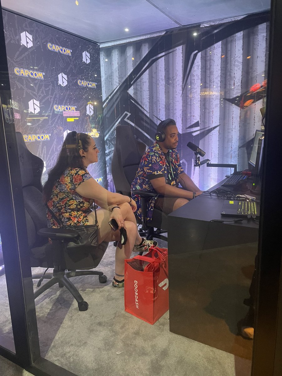 🦋 Skyhook @ TwitchCon on Twitter: "Didn’t get to say hey but I did see @MDee14 from afar 🥰"