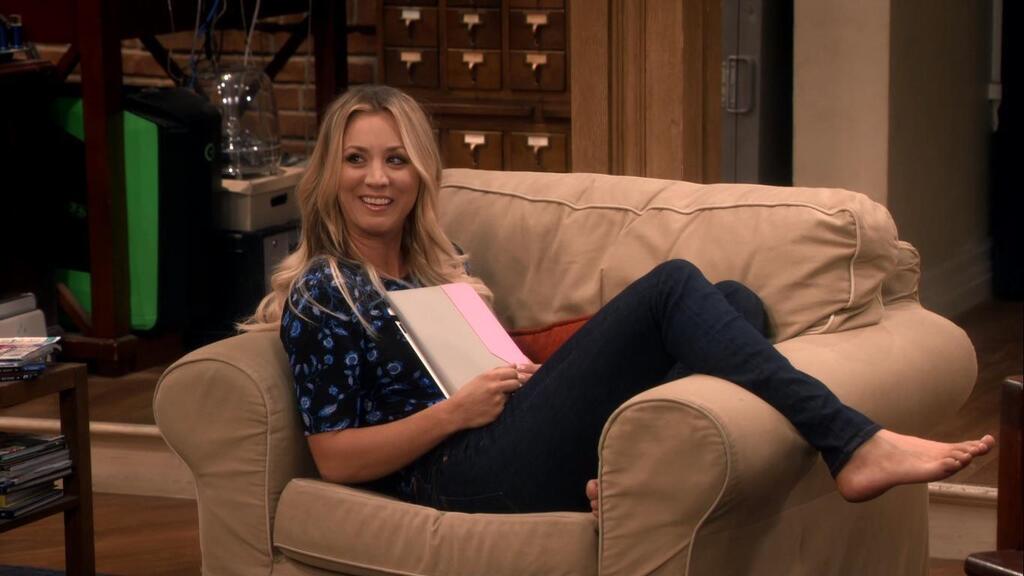 Kaley Cuoco #feet #toes #footfetish #feet #toes #footfetish Feet to Fap ...