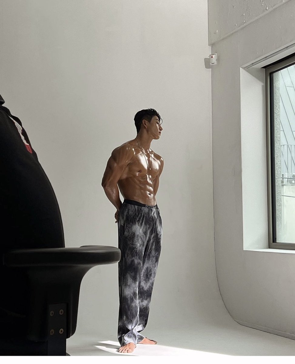 FOREST ALBUM 🏳️‍🌈🕊️🇺🇦 on Twitter: "Photos and photo session | 男模/健身教练 ：cho_yongmin｜摄影工作室 ...