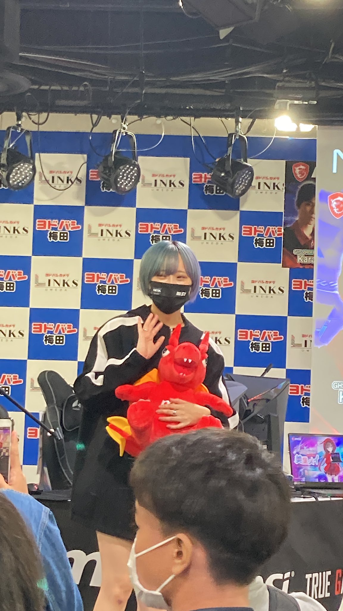 YUI on Twitter: "はつめちゃんファンサすごいしてくれるしかわいいし現れた時ほんとに泣きそうになった… https://t.co/sgetDFedeN" / Twitter