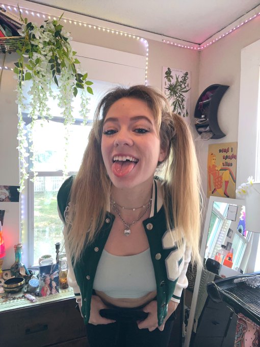 TW Pornstars - RIVER LYNN . Pictures and videos from Twitter.