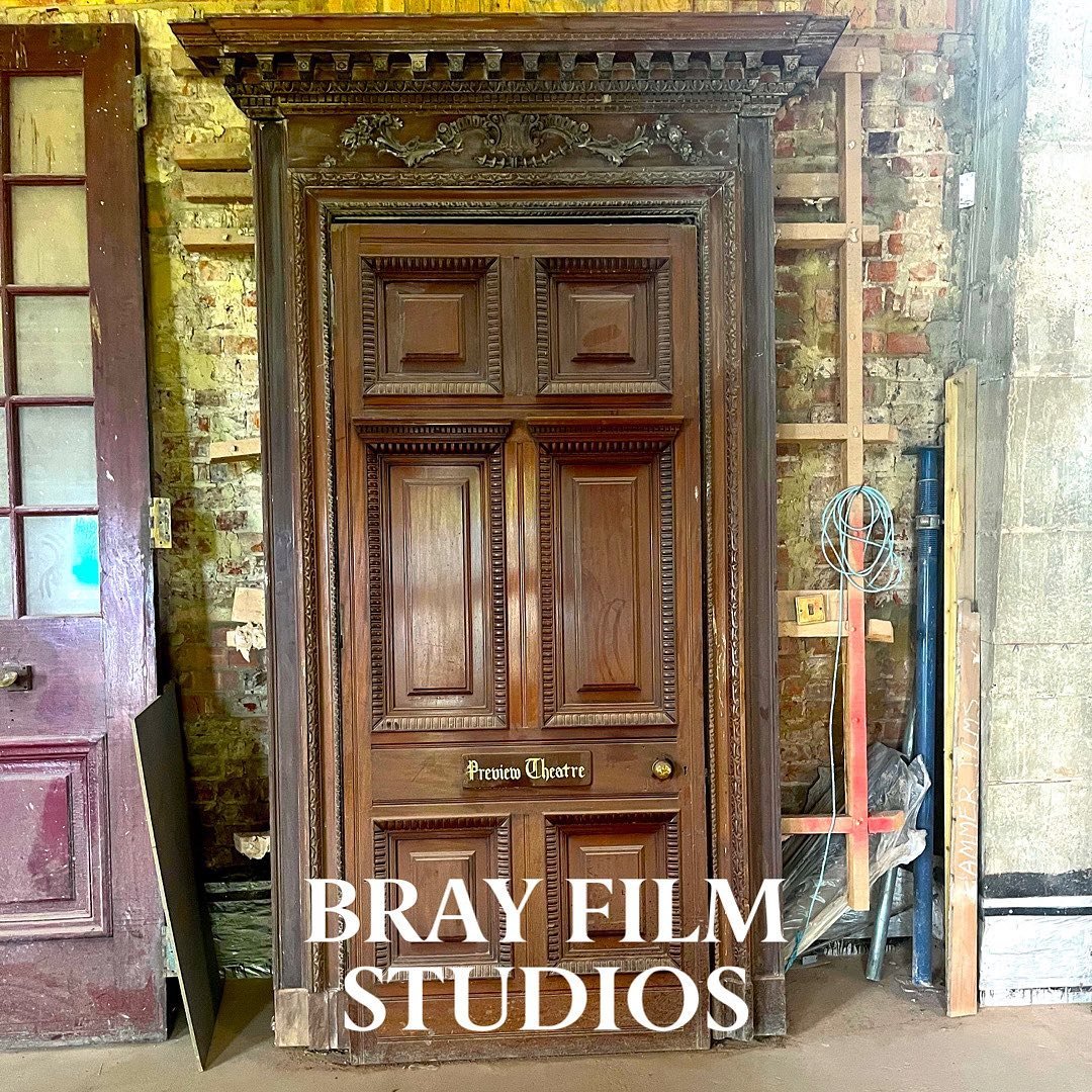 Hammer Gothic on Twitter: "I'm pretty sure this door was seen in many a Hammer/Exclusive film ...