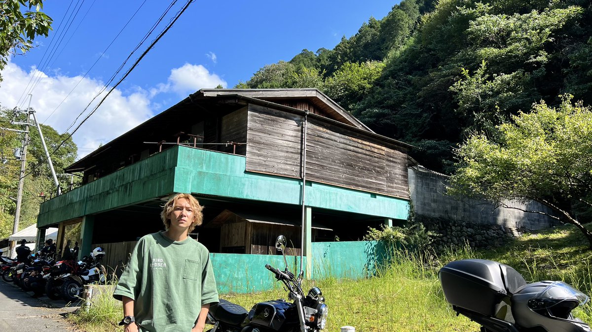ジョーブログ On Twitter 奈良県吉野にある山奥の秘境にポツンとある「ラーメン河」に行ってきた。 山奥なのに開店前から売り切れるほどの行列。鶏ガラベースの塩ラーメンと酢飯のマグロ丼