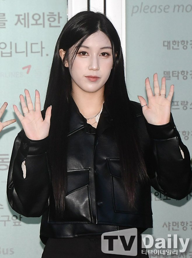 PIXY 픽시 Support ʚɞ #REBORN on Twitter: "[PRESS] 221010 DIA @ the airport on her way to begin ...