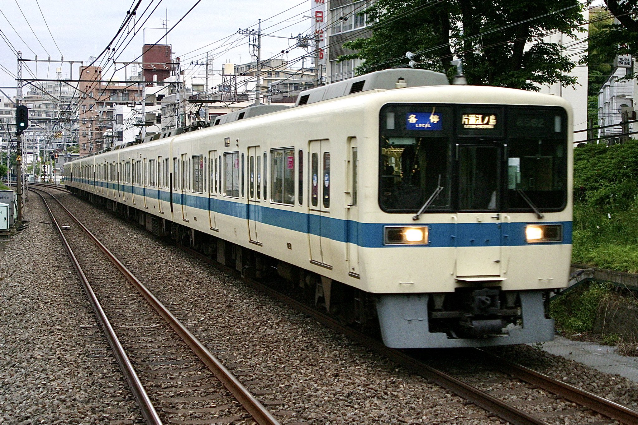 ワタシダ【Odapediaの中の人】 on Twitter: "ブレちゃってるのが本当に残念な1枚。 小田原線を走る江ノ島線直通の各駅停車が懐かしいです。 https://t.co ...