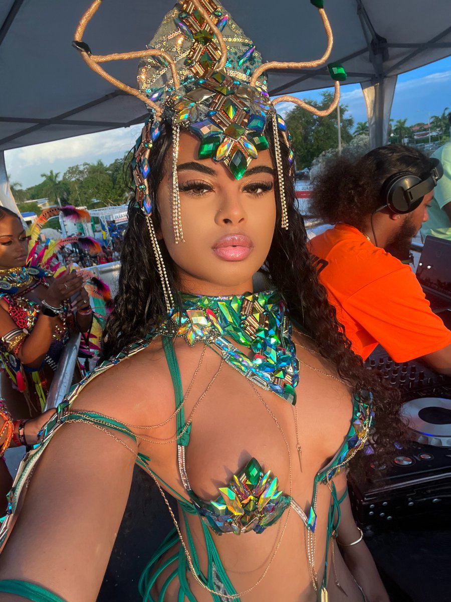 sᴏʟɪ on Twitter: "Miami carnival tings"