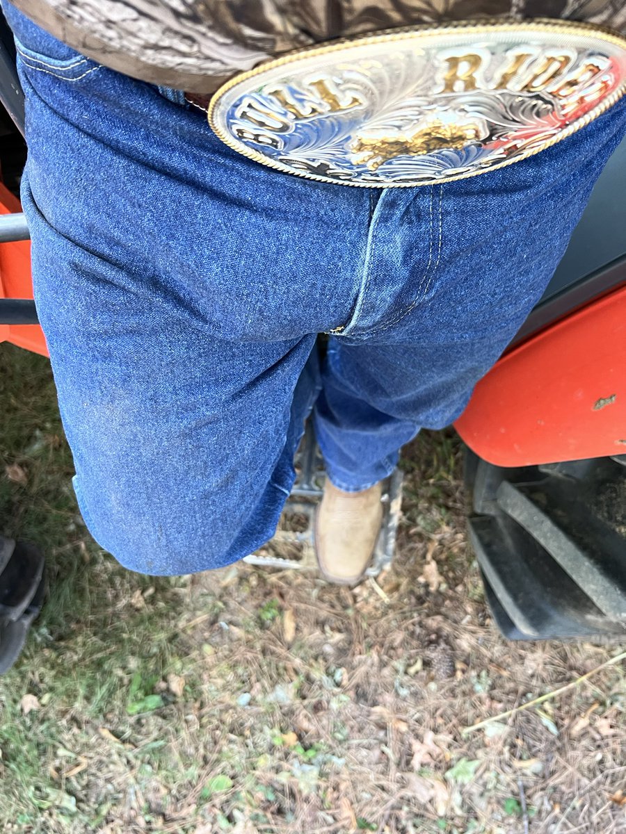 BultosMex 15k on Twitter: "RT @Southcowboy25: Cowboy up Monday on the tractor! Who wants to help ...