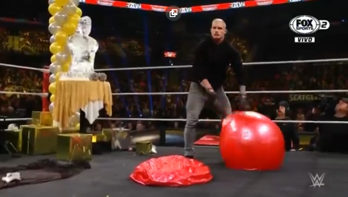 Royal Wrestling on Twitter: "DEXTER LUMIS PADREANDO UNA VEZ MÁS A THE MIZ 😂 #WWERaw"