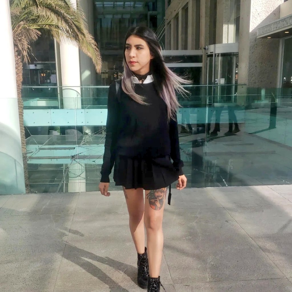 Momo ♡ on Twitter: "#NewProfilePic I can't drown my demons, they know ...