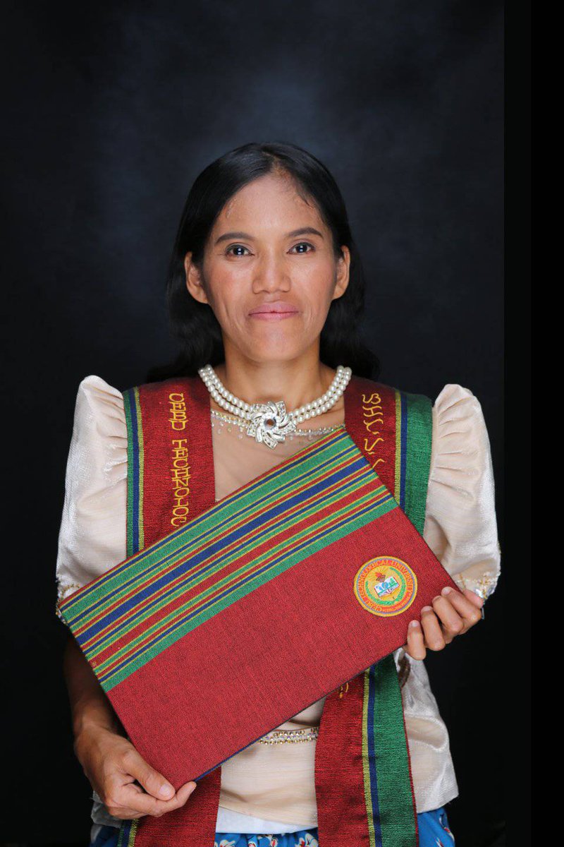 The Philippine Star on Twitter: "‘VEGETABLE VENDOR SA UMAGA, ESTUDYANTE SA GABI’ Despite being a ...