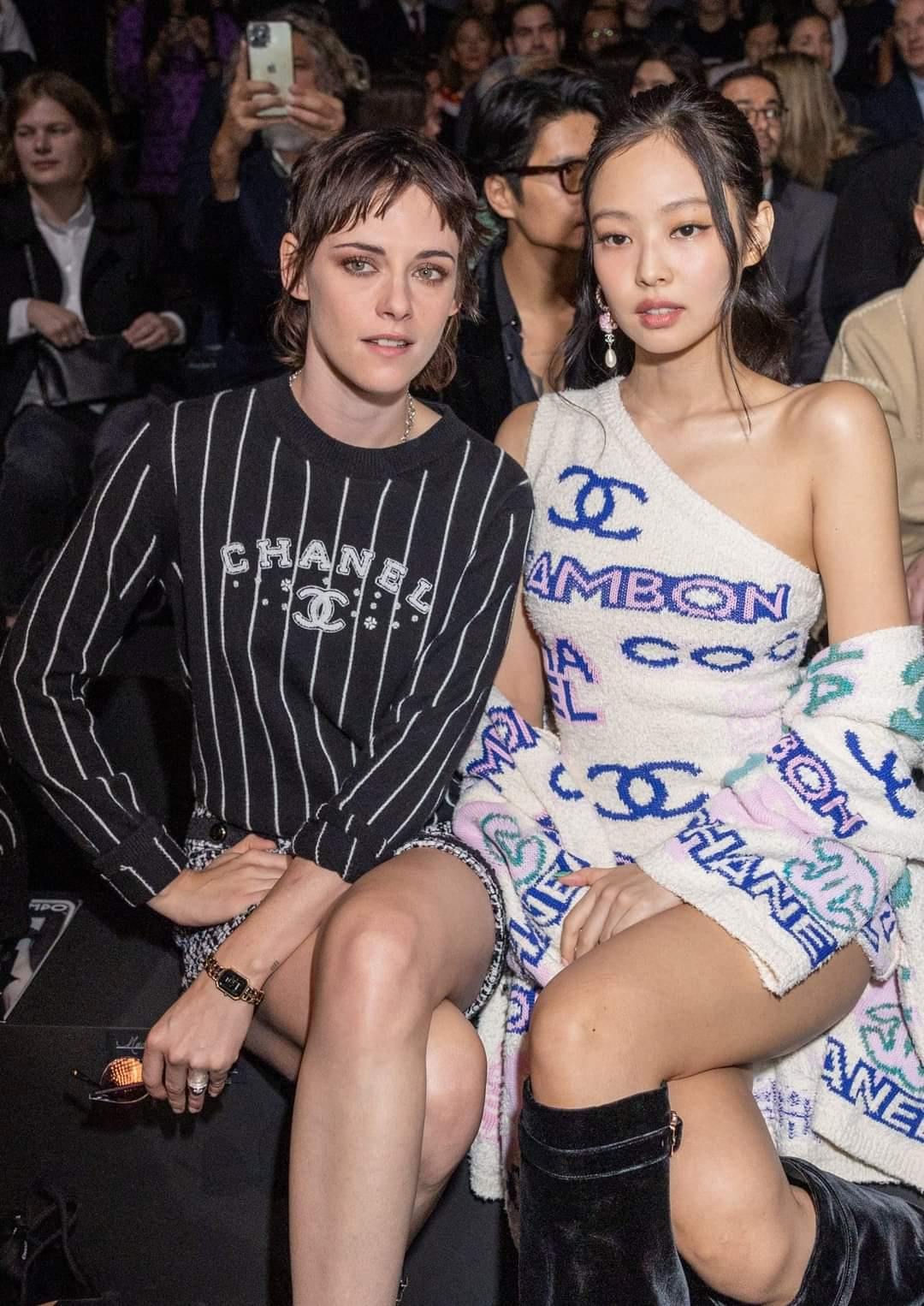 Poyhooood 📯 ภวังค์ หนัง on Twitter: "ขำรูปนี้มาสักพักละ เจนนี่นั่งเกยคริสเตนทำไม 5555555 https ...