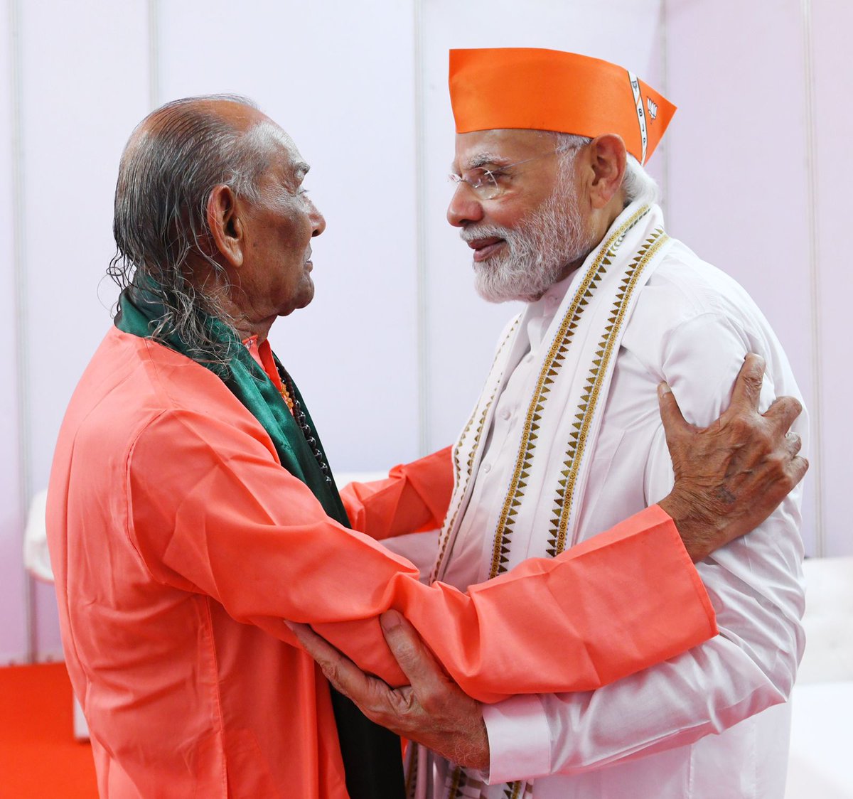 In pictures: PM Narendrabhai Modi meets Karsandas Bapu of Parab Dham ...
