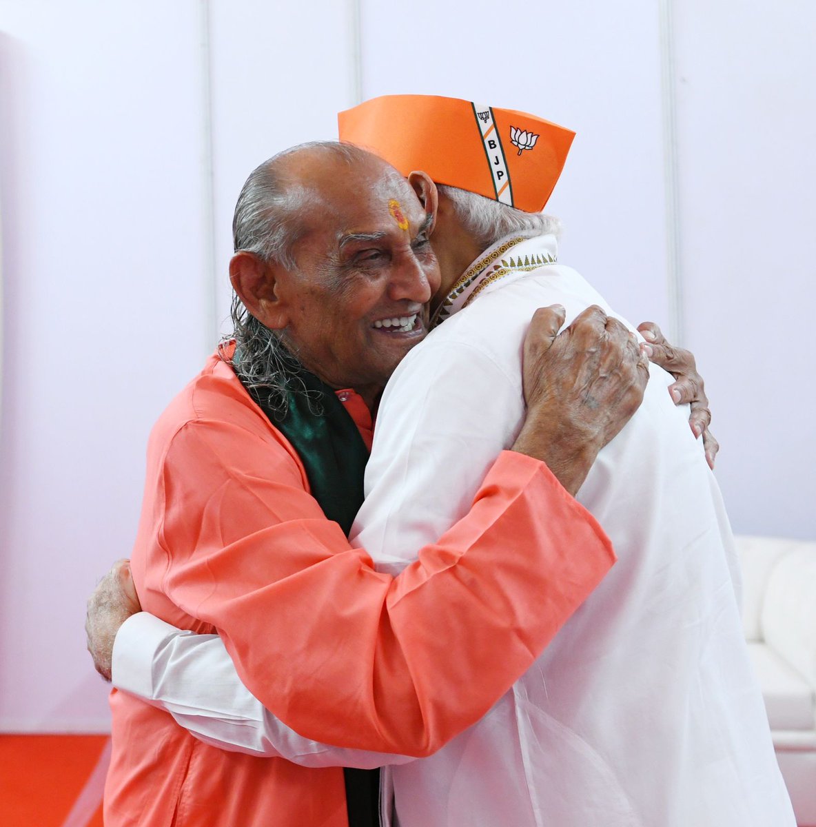 In pictures: PM Narendrabhai Modi meets Karsandas Bapu of Parab Dham ...