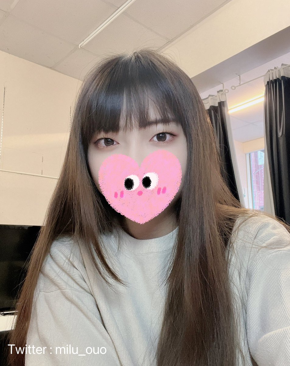 又到了咪露最喜歡的季節—冬天 不用穿內衣可以在路上大搖大擺的走 (≧∇≦)太囂張啦 開心開心開心 最近我買了伊莉莎白睡衣 我打算靠伊莉莎白過冬 ...