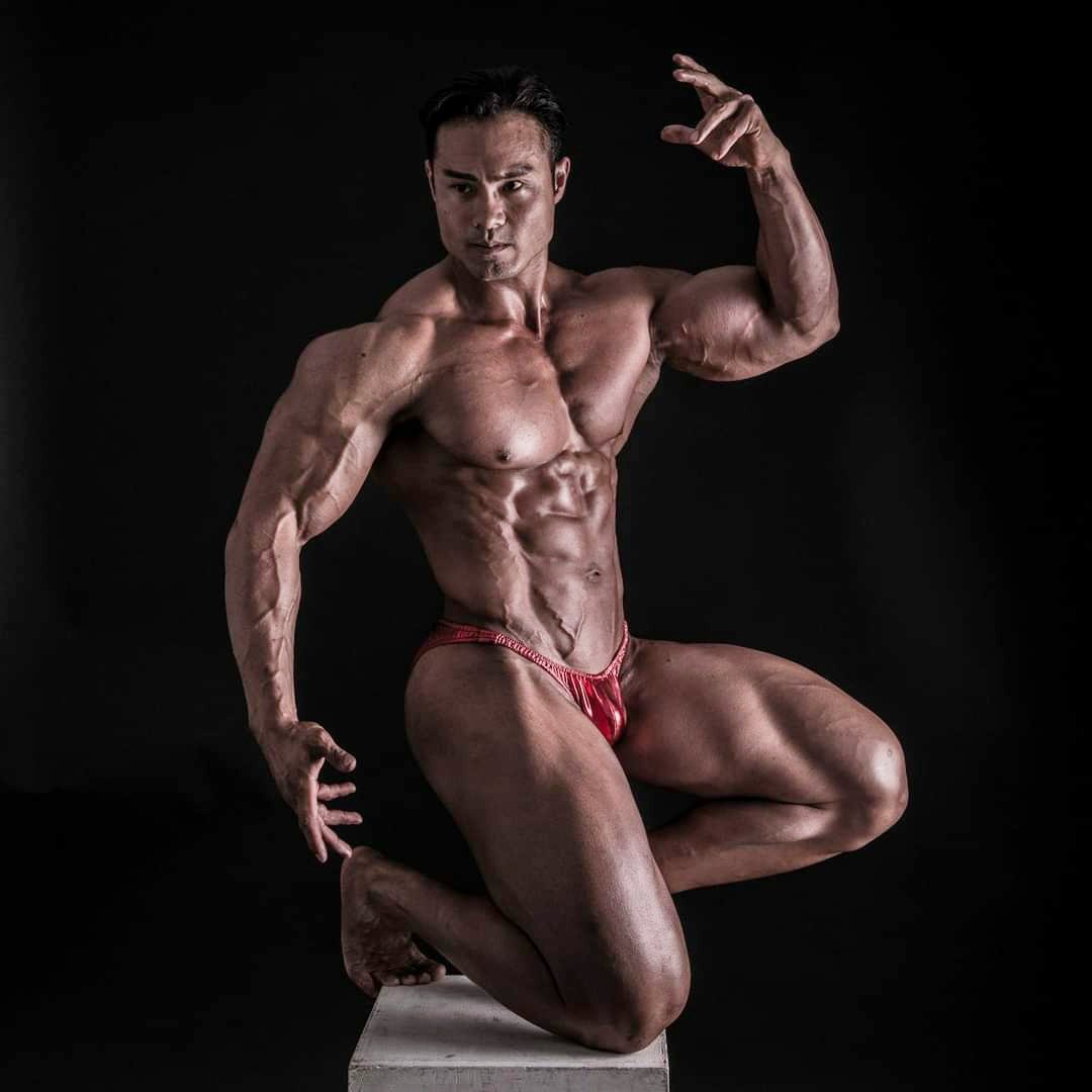 MuscleColtStar (MCS) 51K ️ Thanks on Twitter: "Desmond Lee like a muscle statue 🥰😍 ️ # ...
