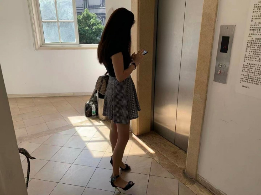 重庆反差人妻 On Twitter 虽然被偷拍,但是还是能接受,因为没露脸,至少证明,这次约这个帅哥素质各方面还行。懂得尊重隐私,点个赞
