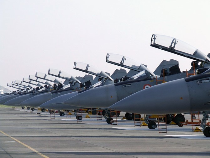 Let's look at the "Overseas Military Bases of India." A thread 🧵 ...