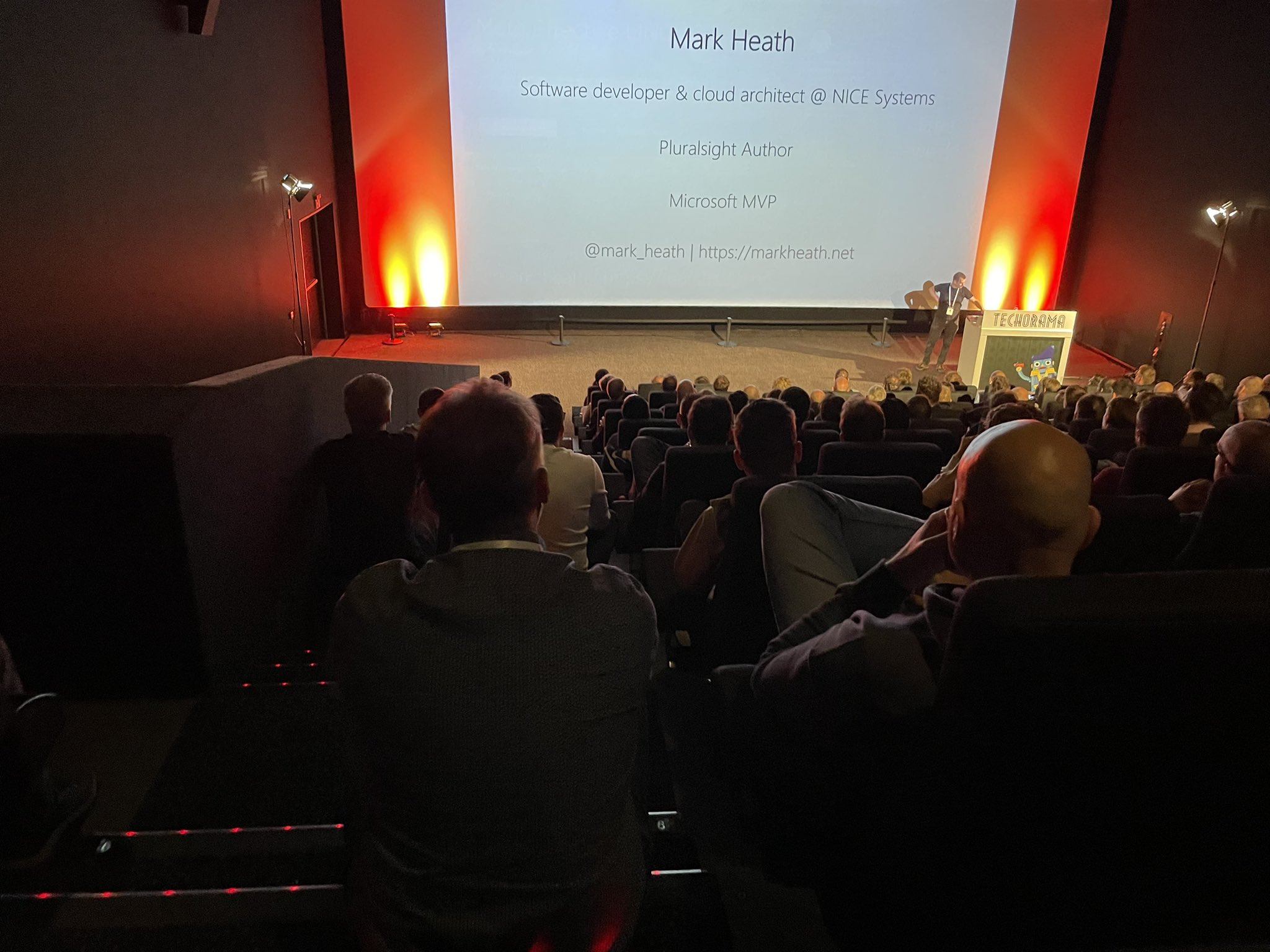 🅰🆂🅿🅸🅾🍏🍝 on Twitter: "Another overflowing room at #techoramanl. A lot of interest for @mark_heath ...