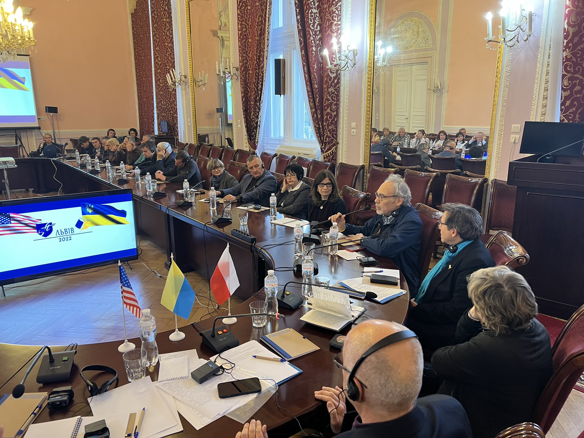 AFT on Twitter: "The AFT and Polish teachers union #ZNP met with the #TUESWU delegate assembly ...