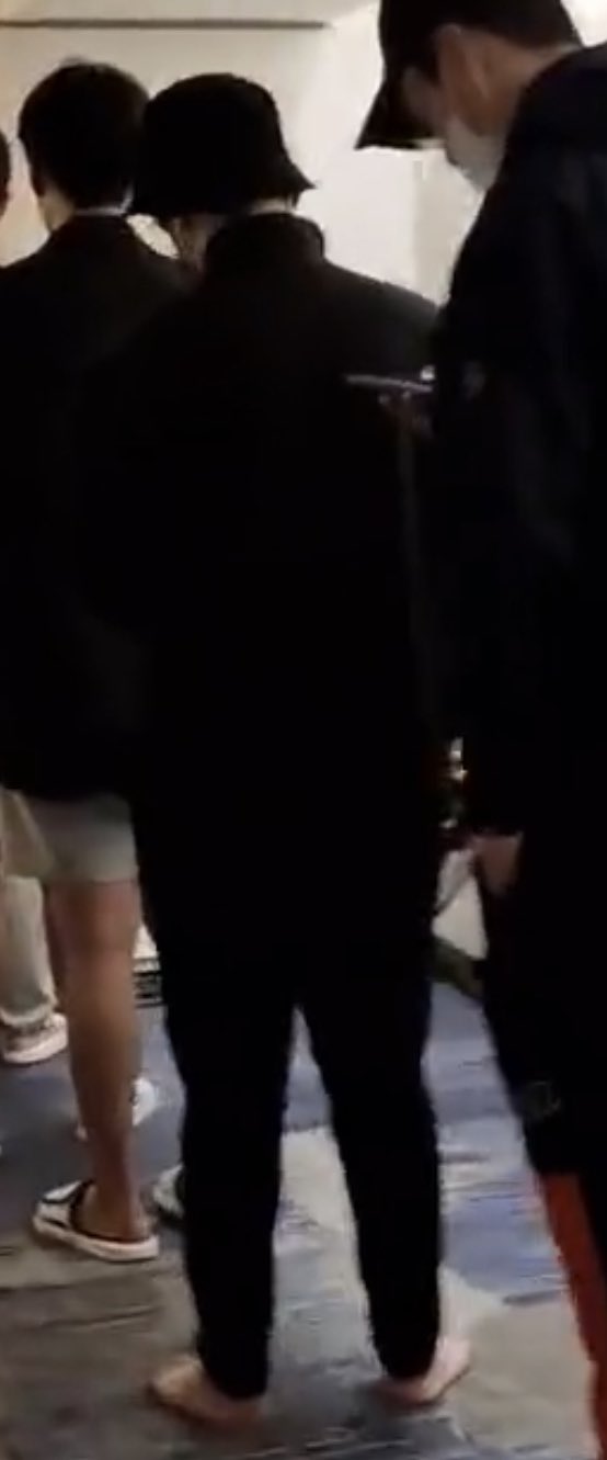 Beep on Twitter: "@RomainBigeard Bro is barefoot??? https://t.co/4qXBZYplYB" / Twitter