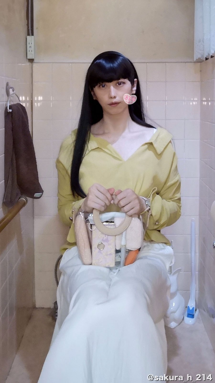 さくら on Twitter: "今年の夏の思い出🌺下に穿いていたペチコートを脱いで、下着が透けてしまう真っ白なロングスカート越しに緩いうんち＆おしっこお漏らし☘️茶色い染みがお尻から広がって ...