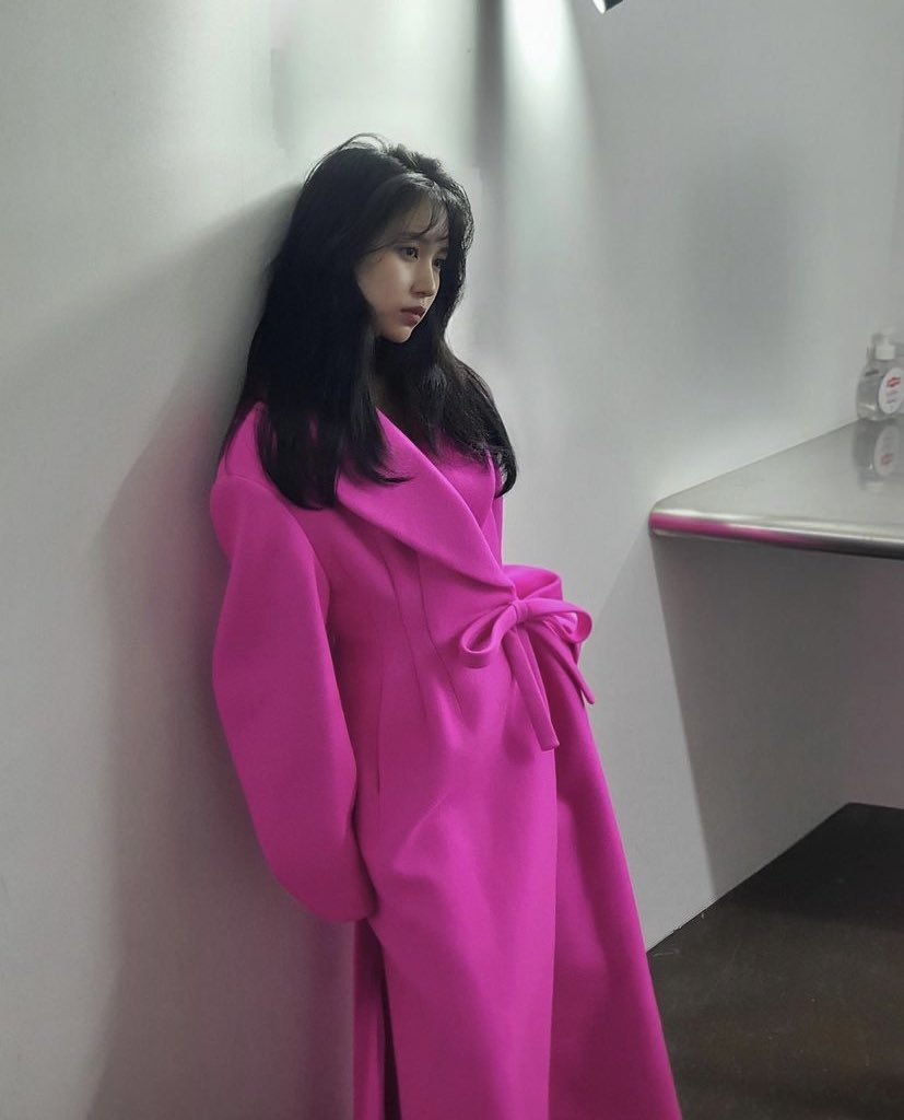 mina loops on Twitter: "she’s lost her mind"