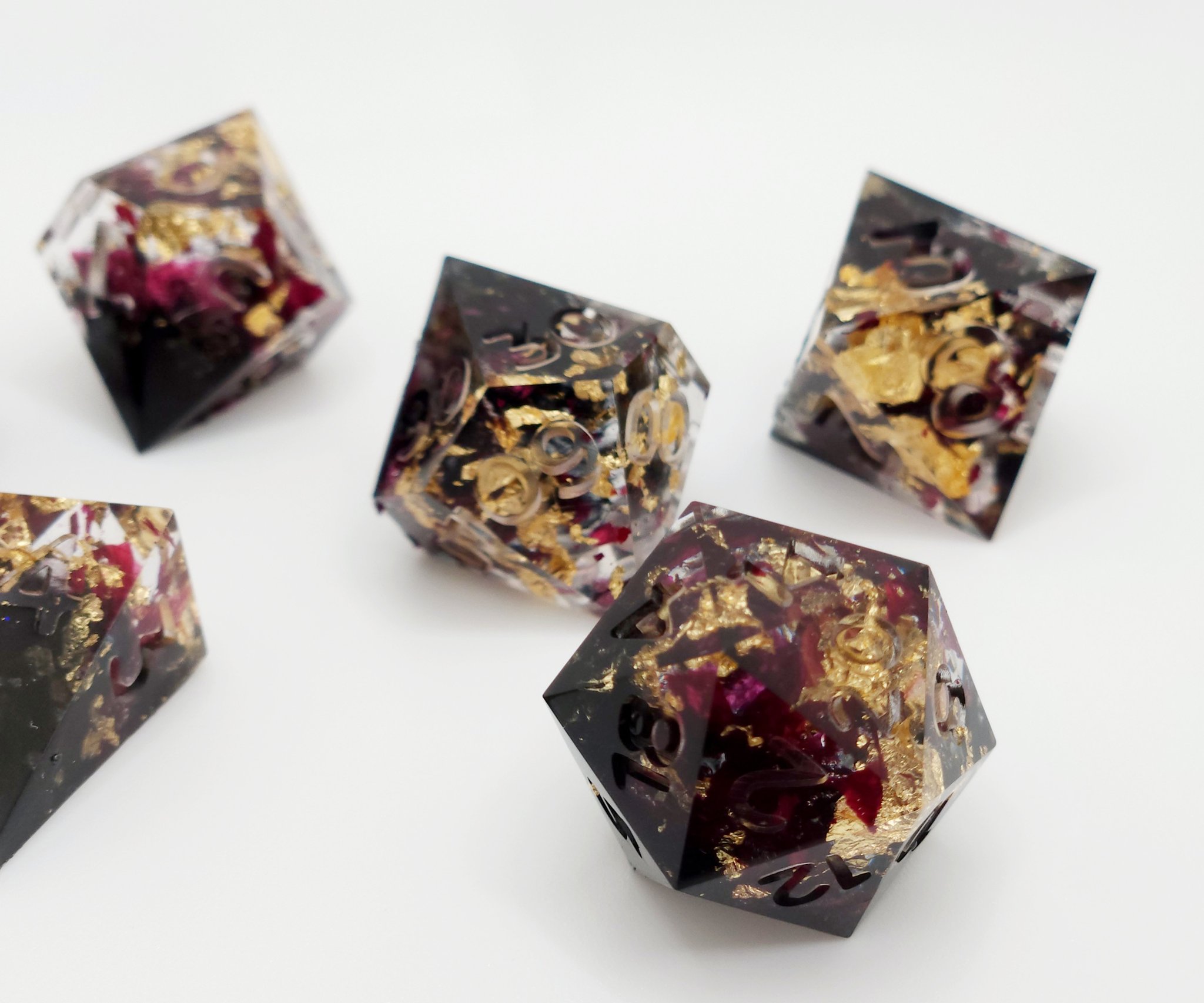 Sinnamon Roll on Twitter: "I've returned 😶‍🌫️ #dicemaker #dnd #sinnamonrolldice https://t.co ...